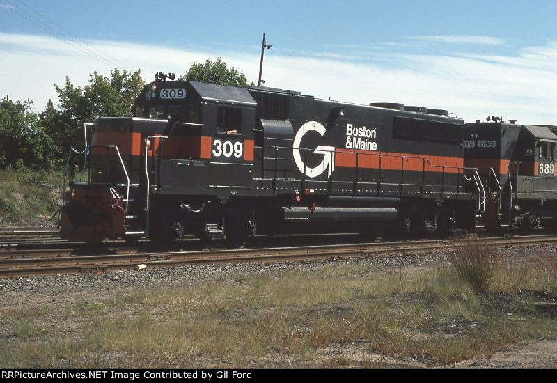 B&M 309(GP40-2)